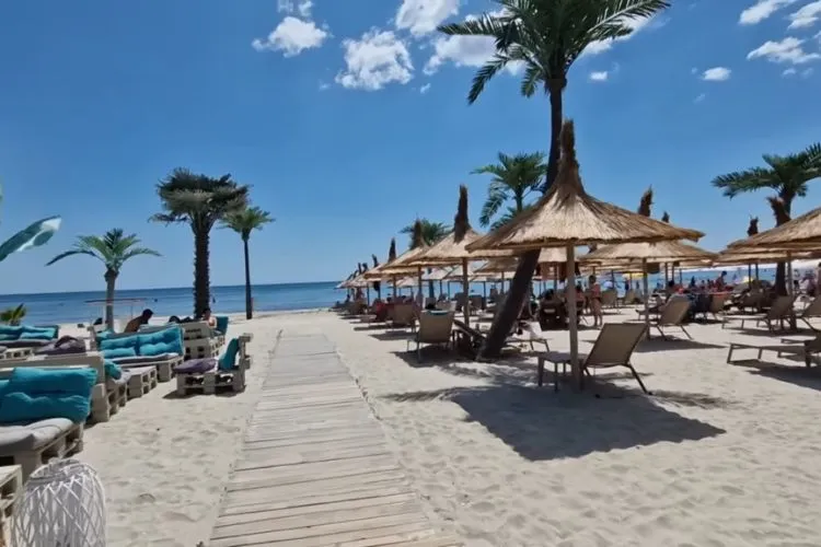 Reincarca-ti bateriile pe plaja Navodari | Ghid complet de vacanta!