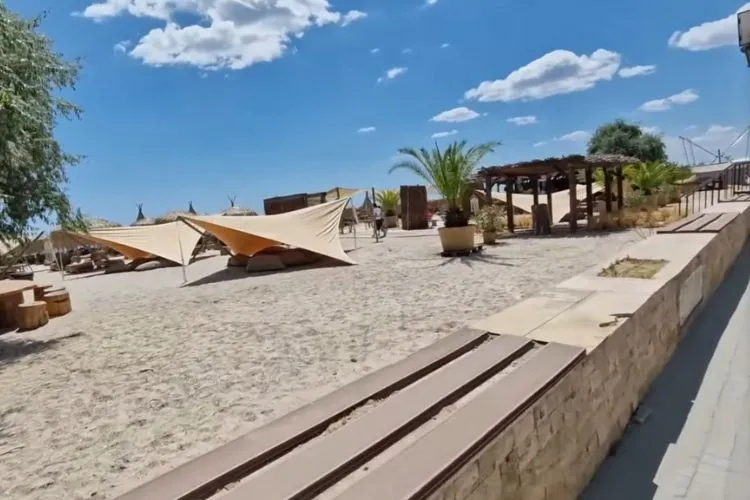 Reincarca-ti bateriile pe plaja Navodari | Ghid complet de vacanta!