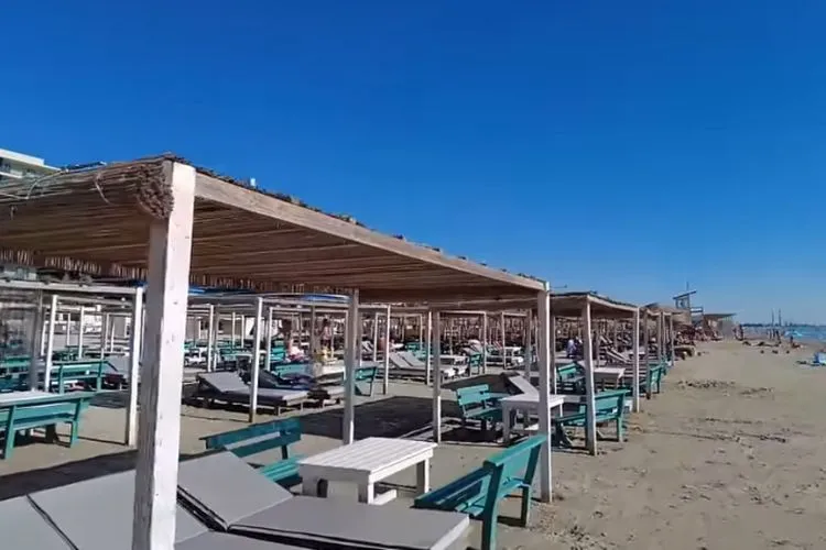 Reincarca-ti bateriile pe plaja Navodari | Ghid complet de vacanta!